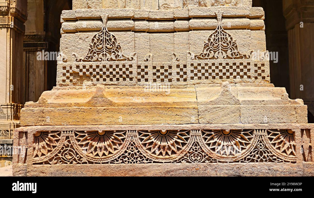 Carving details on the pillars of Roza Rozi Dargah, Sojali, Kheda ...