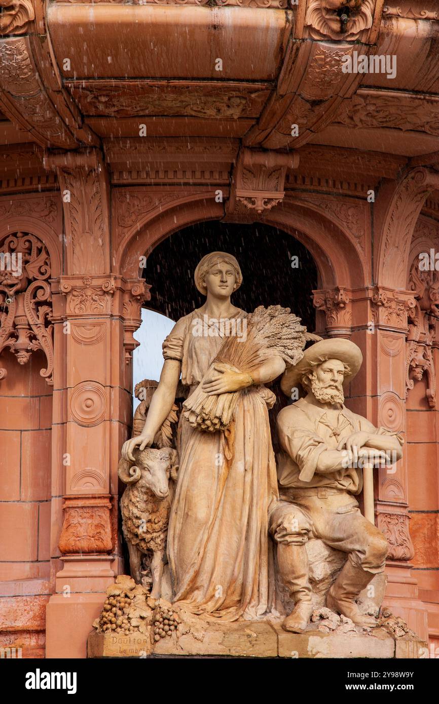 Worlds largest terracotta fountain hi-res stock photography and images ...