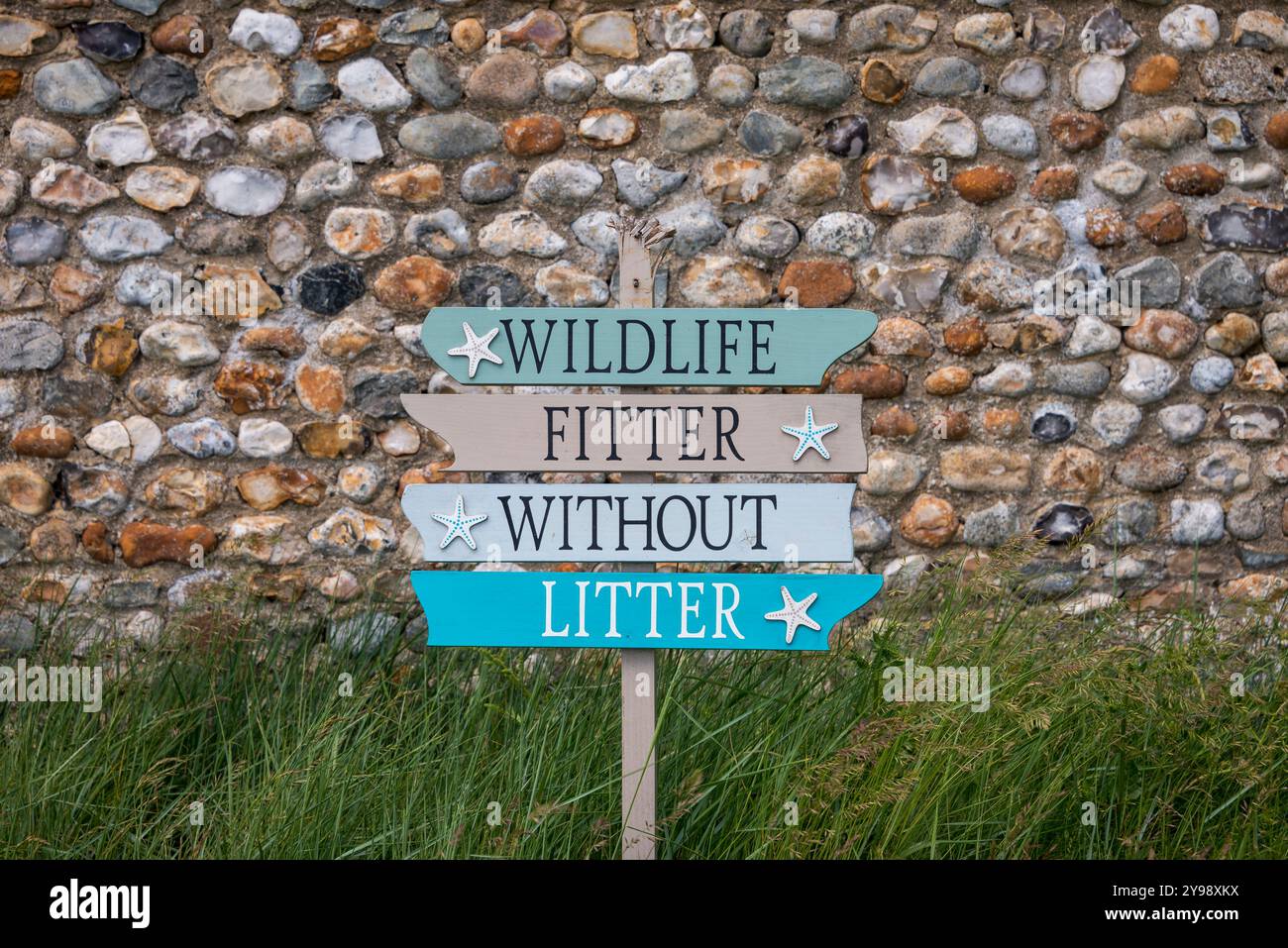 Wildlife fitter without litter sign Stock Photo - Alamy