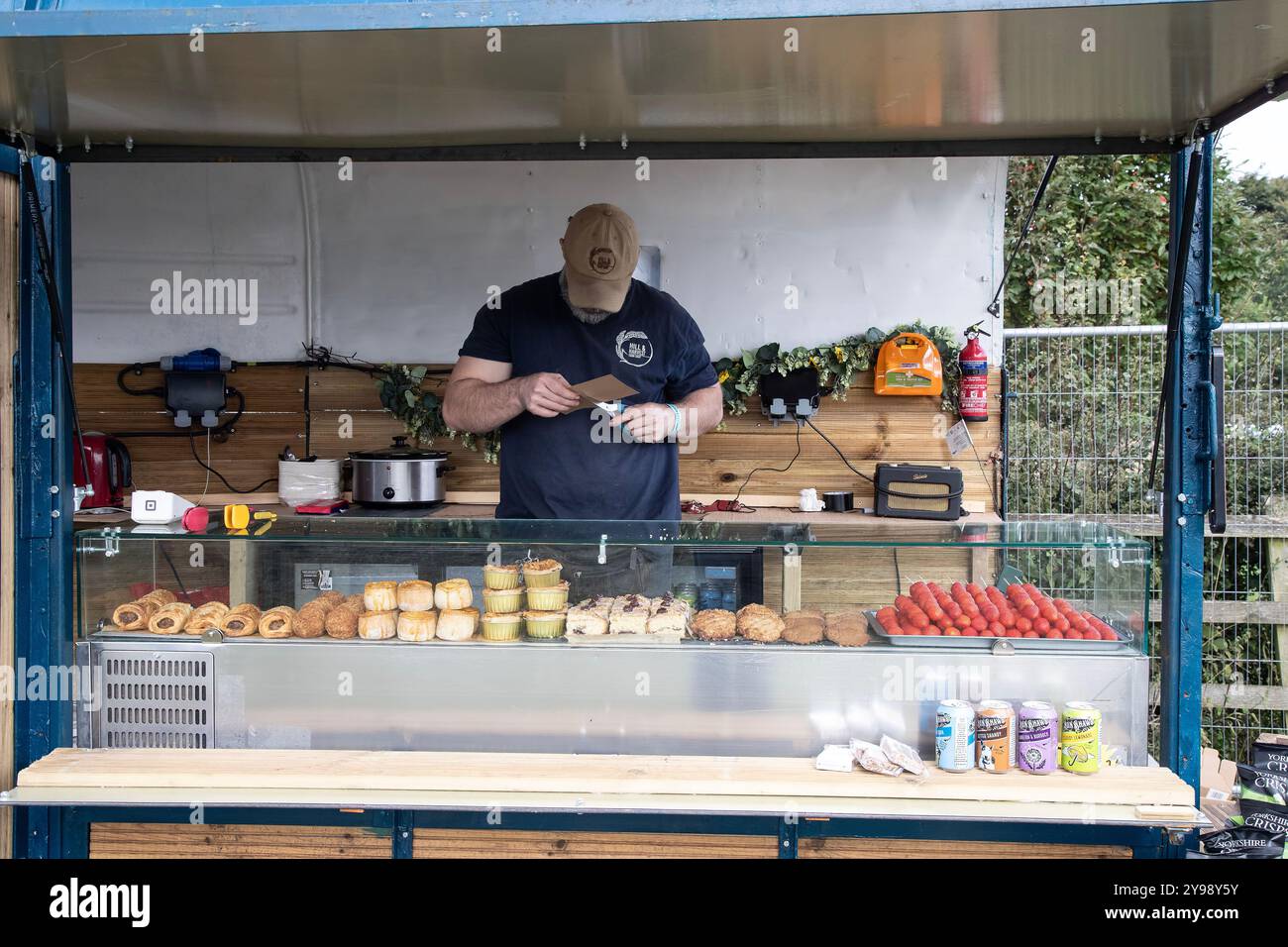 Pies selling hi-res stock photography and images - Alamy