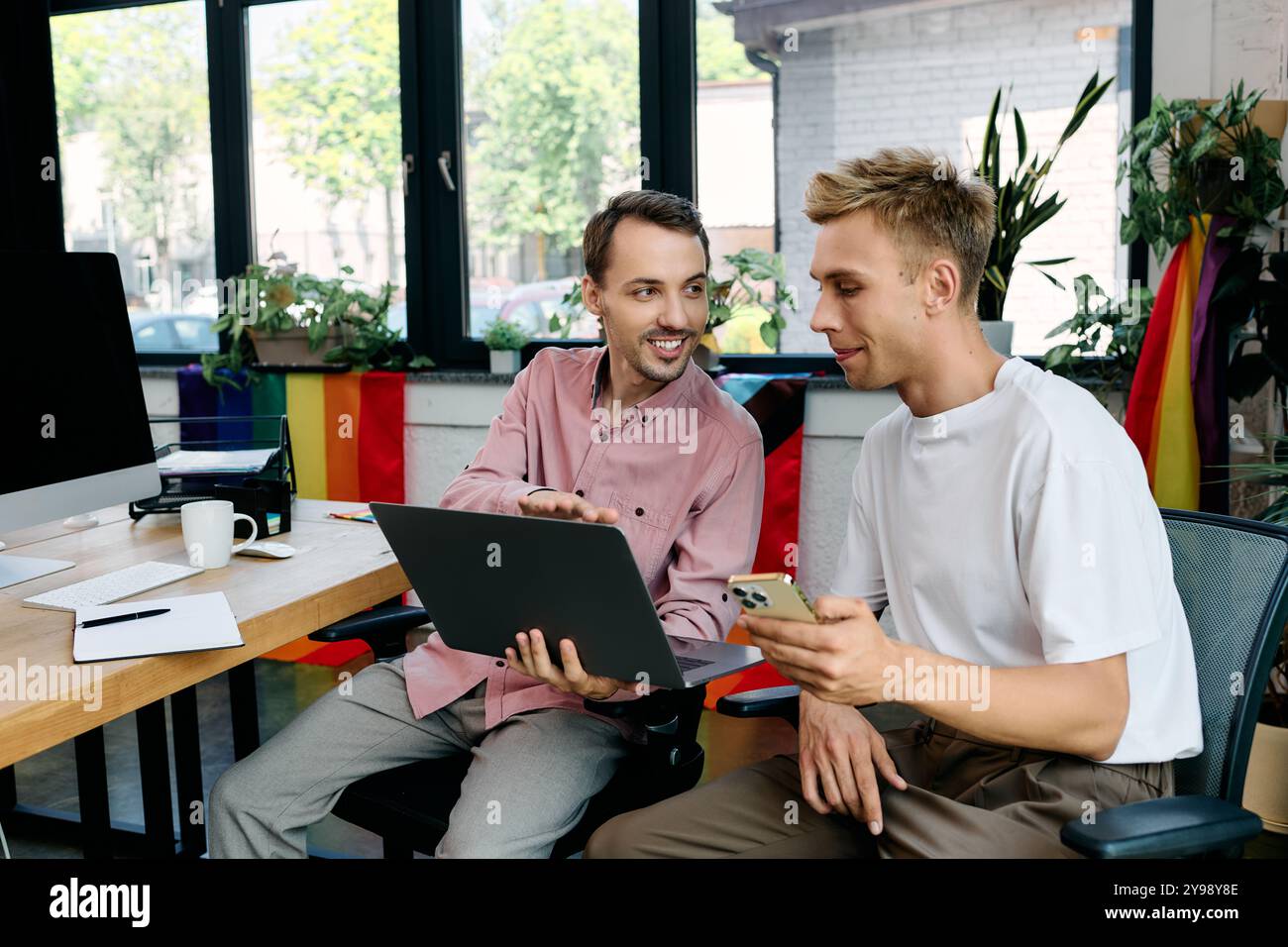 Collaborate workspace hi-res stock photography and images - Alamy