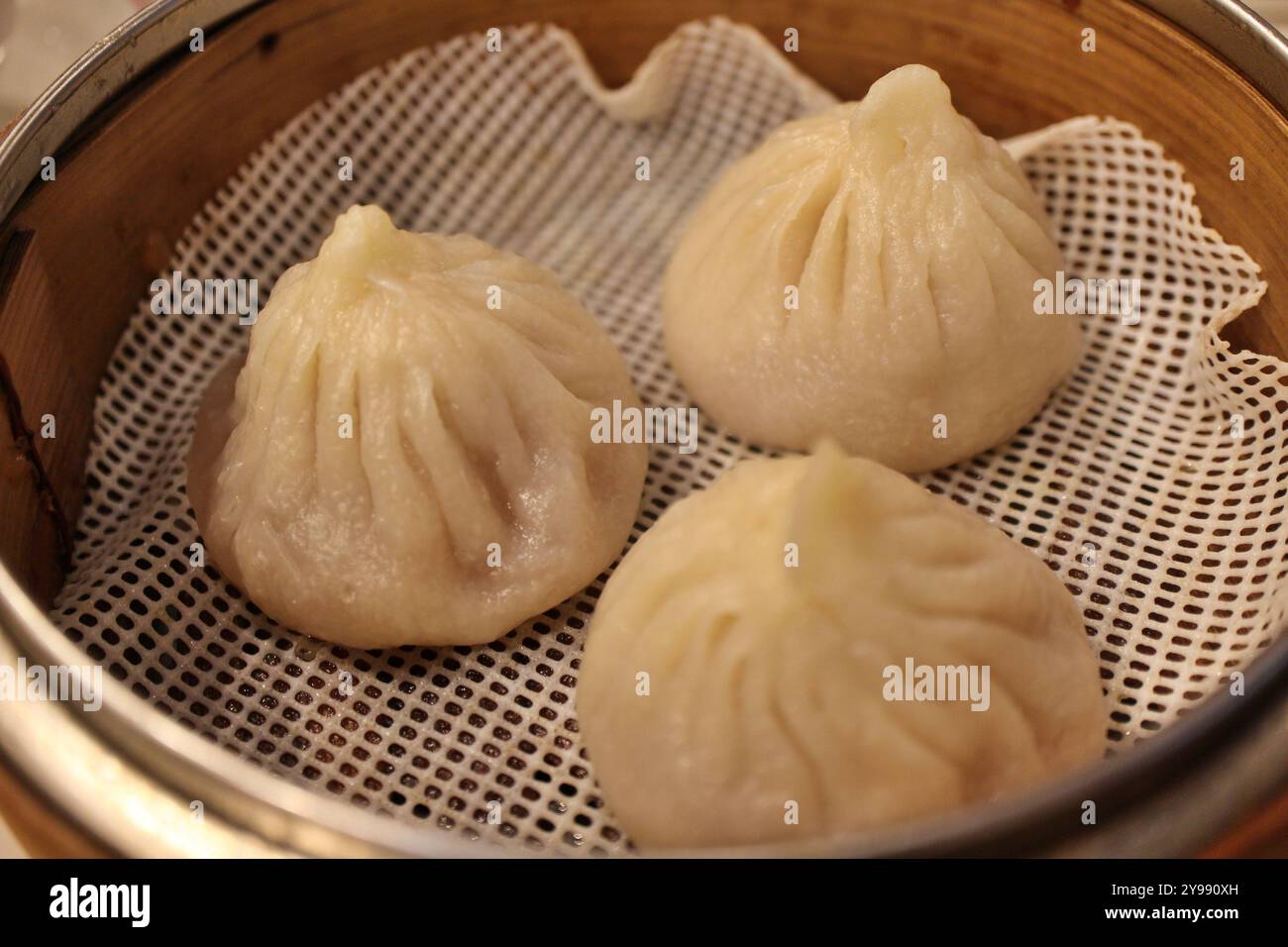 Northeastern Chinese cuisine: steamed lamb xiaolongbao Stock Photo - Alamy