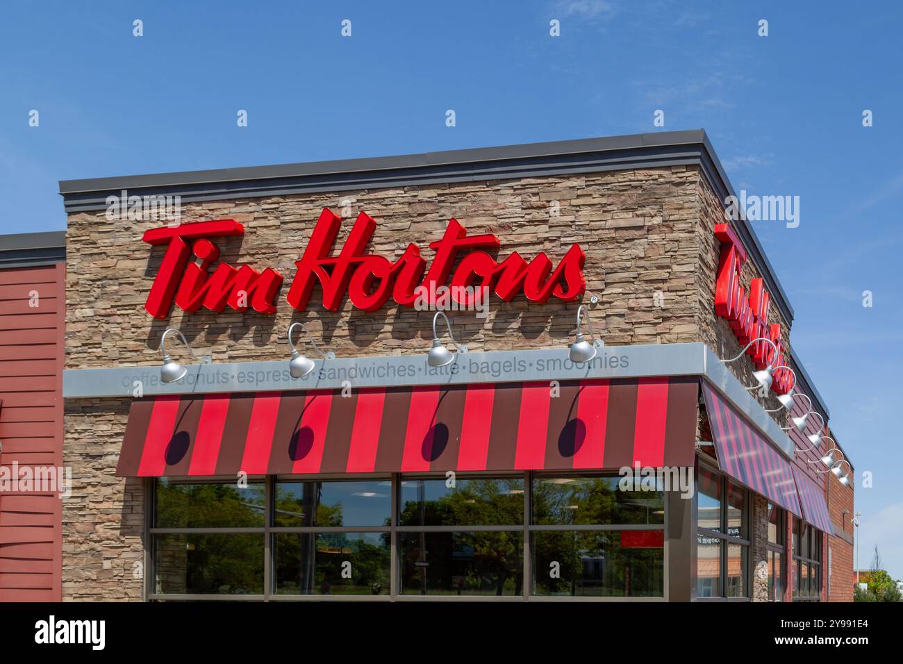 Tim hortons logo hi-res stock photography and images - Alamy