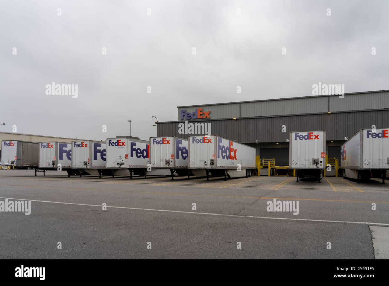 Fedex terminal hi-res stock photography and images - Alamy