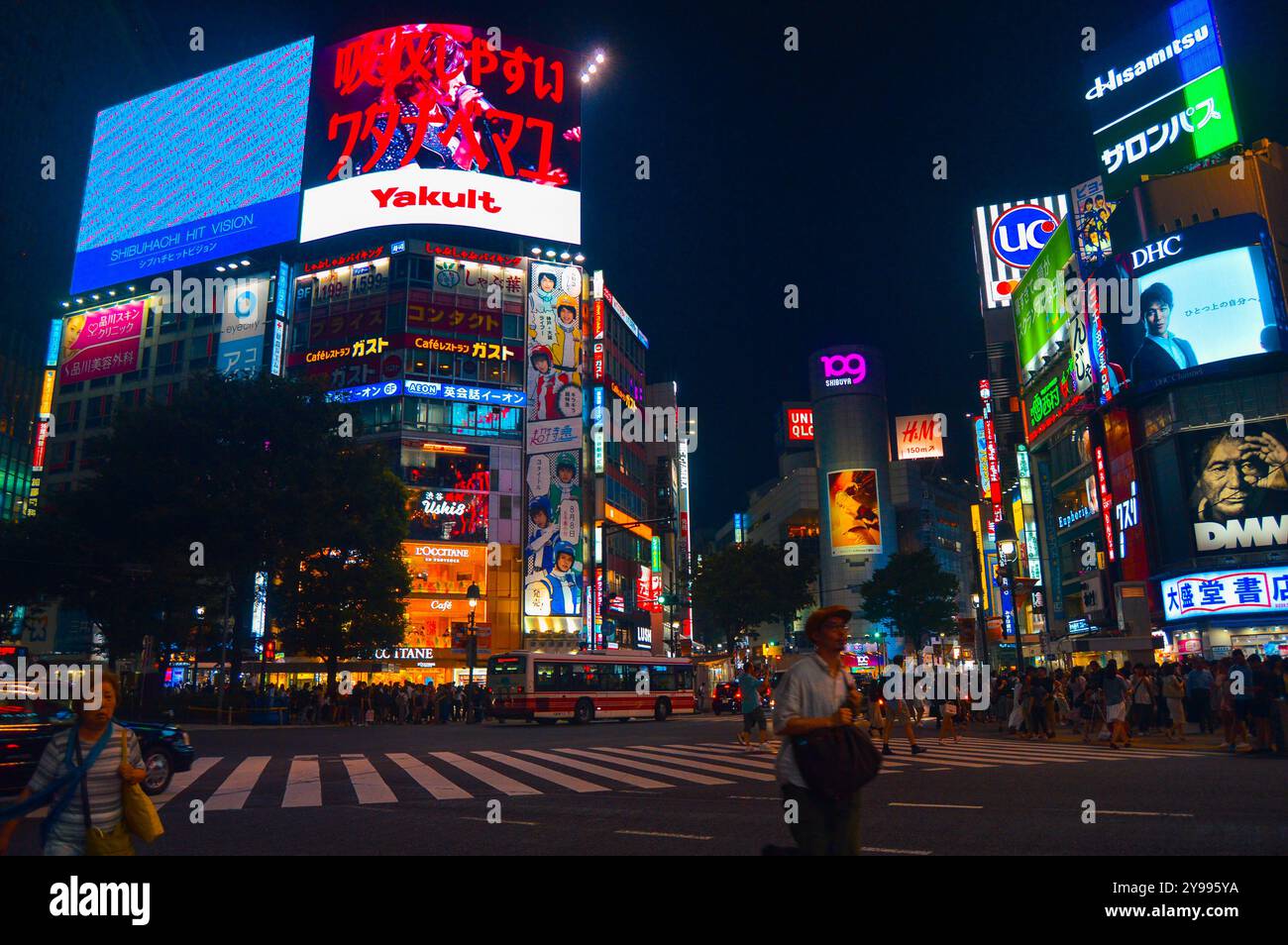 Shibuya Crossing: One of the busiest pedestrian intersections in the ...