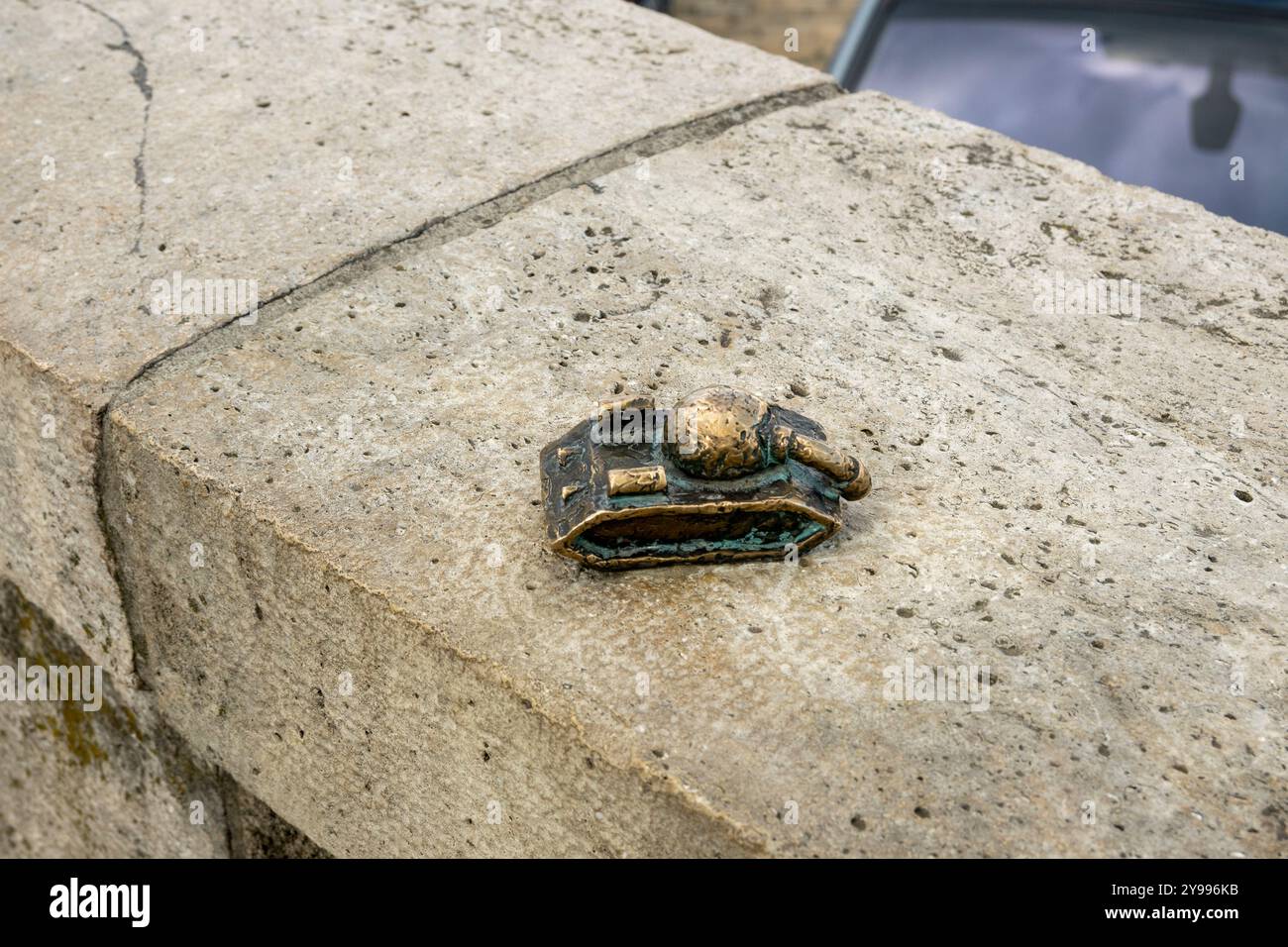 Statue tank hi-res stock photography and images - Alamy