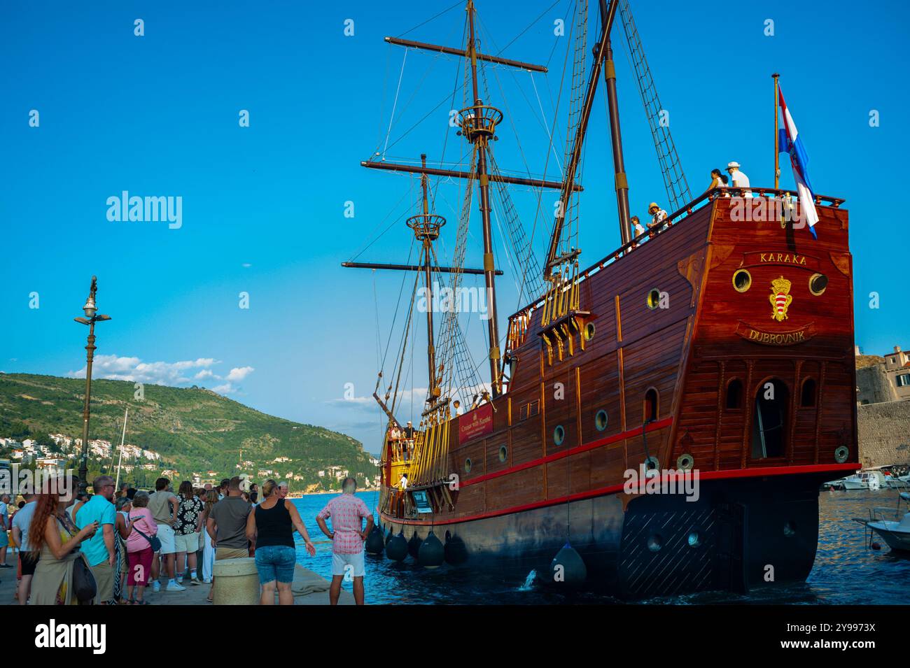Dubrovnik, Croatia, Large Crowd People, Tourists Visiting Old CIty ...