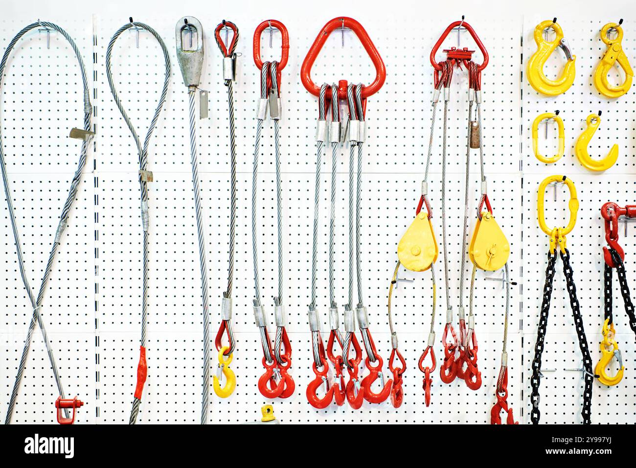 Hoist cables hi-res stock photography and images - Alamy