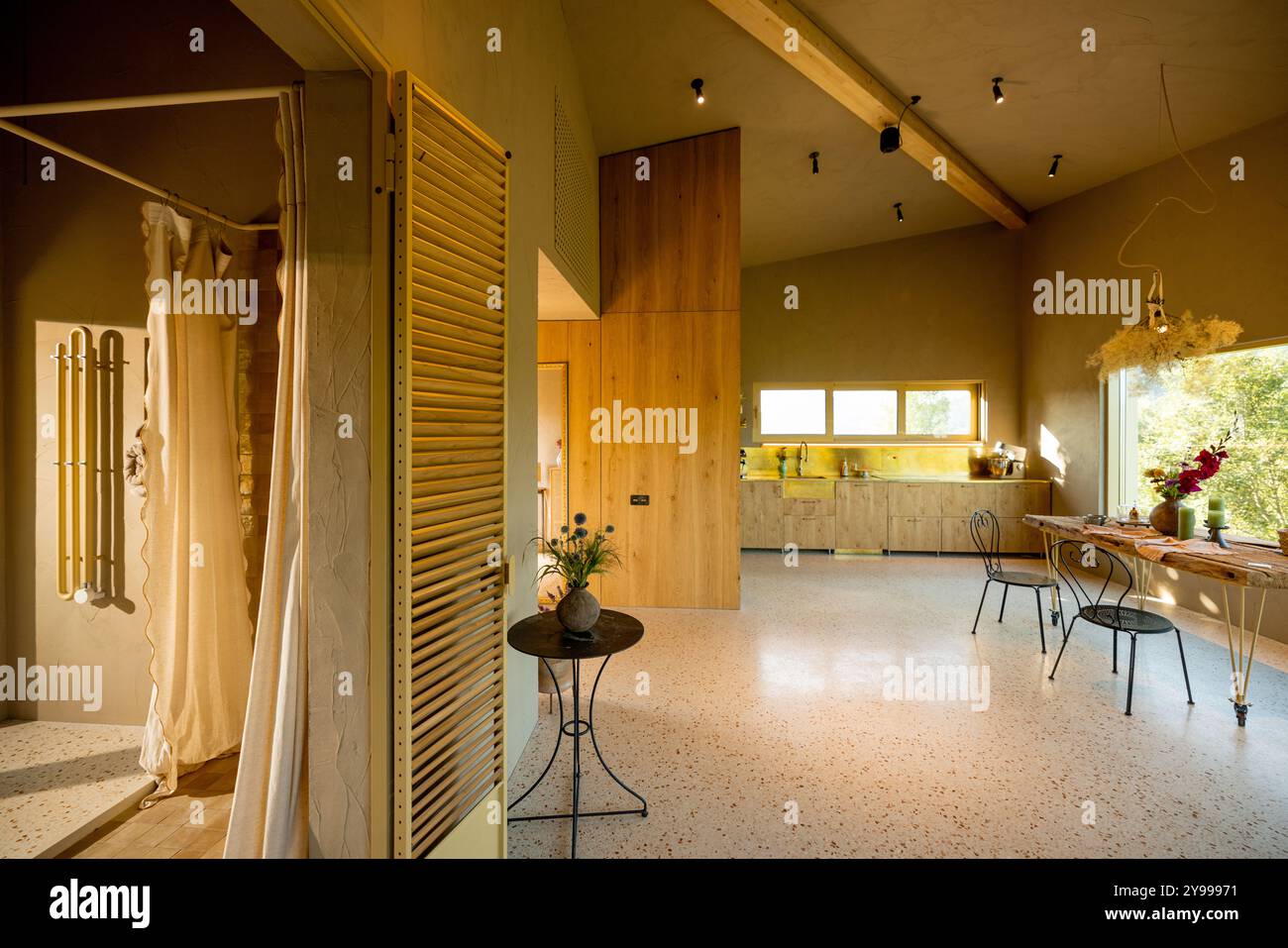 Kitchen to dining transition hi-res stock photography and images - Alamy
