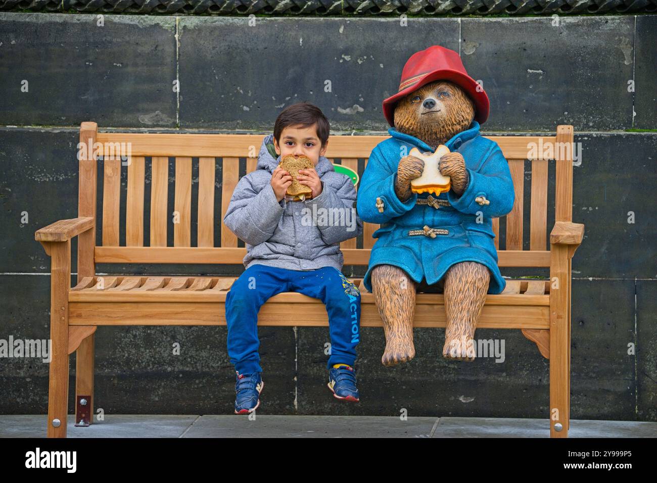 Edinburgh, Scotland.Wednesday 9th October, 2024. Leon sharing ...