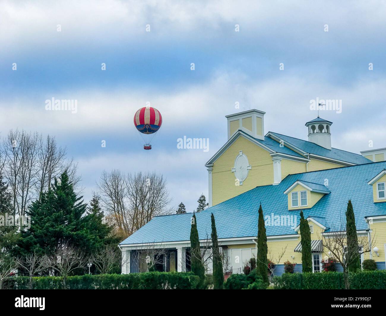Newport Bay Club hotel and Panoramagique balloon at Disneyland Paris ...