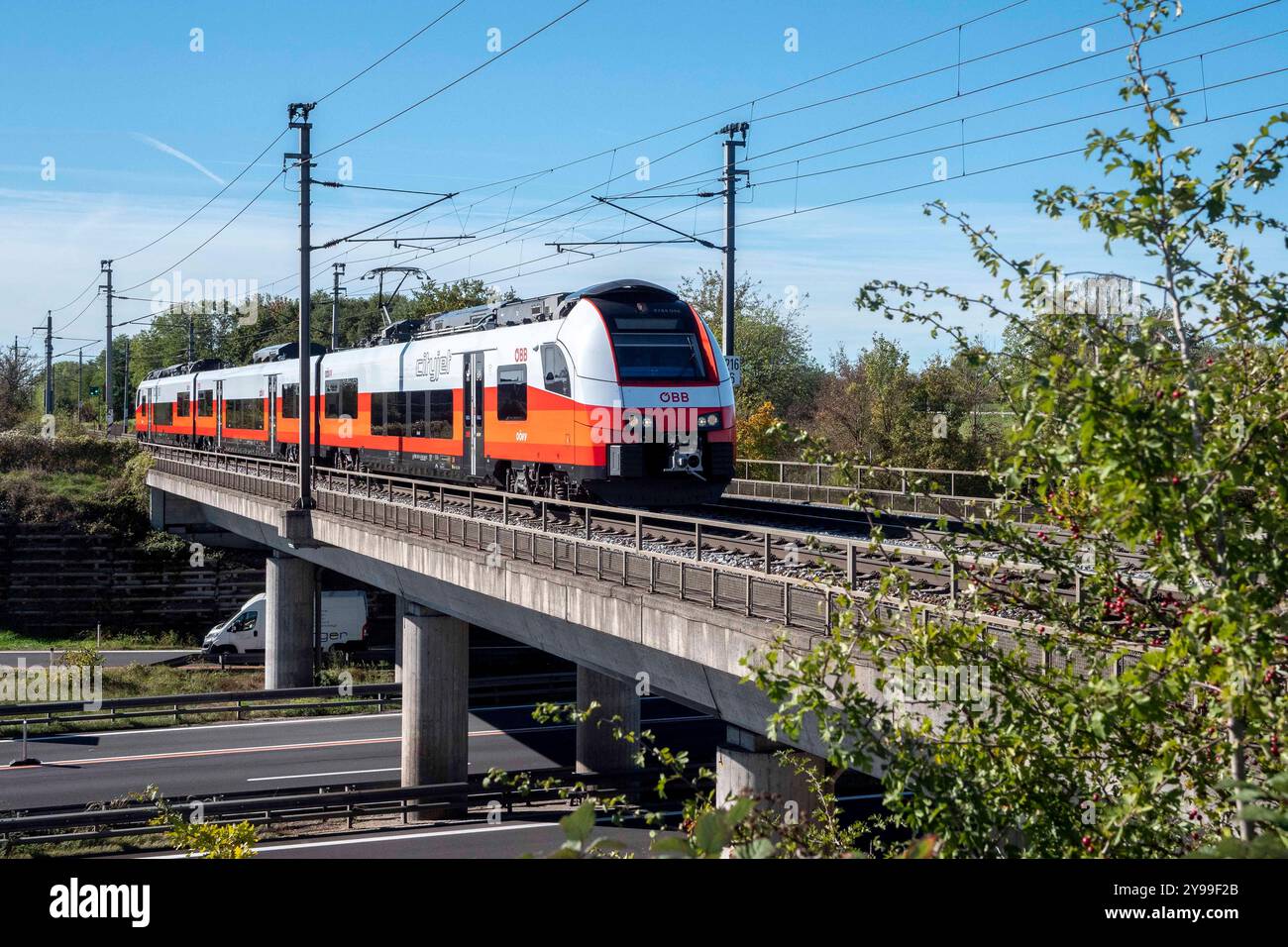 Wels, Österreich. 9. Oktober 2024. ÖBB cityjet auf der Weststrecke, im Bild Model Desiro Main ...
