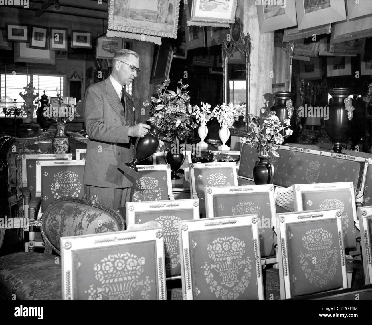 Oscar Winning Set Decorator THOMAS LITTLE in 1944 in the property ...