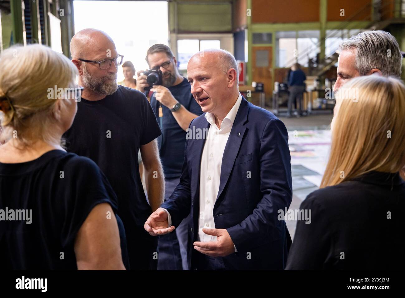 Der Regierende Bürgermeister Kai Wegner C während der Vorstellung des Rahmenprogramms für die ...
