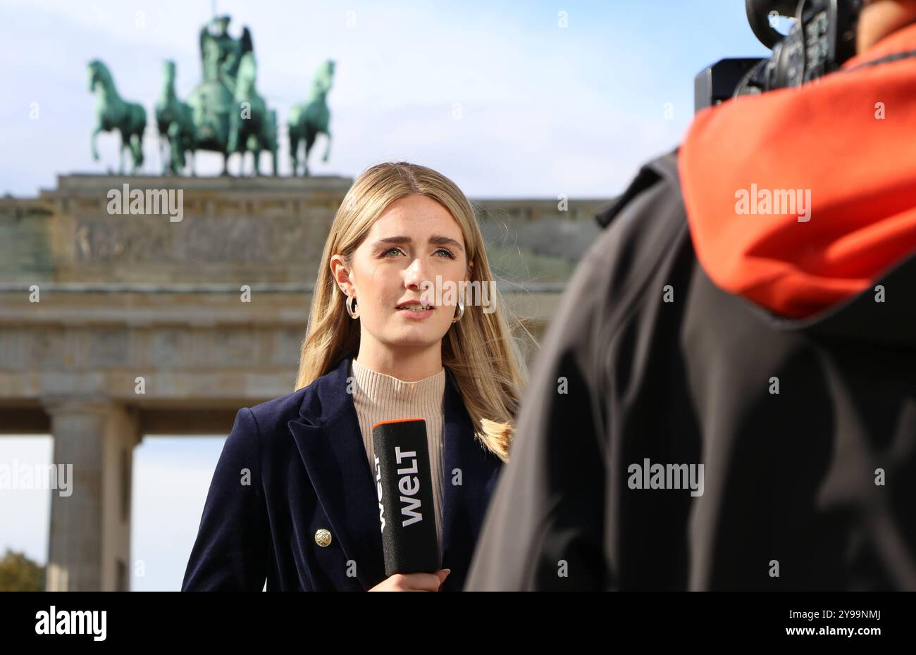 9.10.2024: Berlin: Brandenburger Tor: Greta Wagener Reporterin Die Welt ...