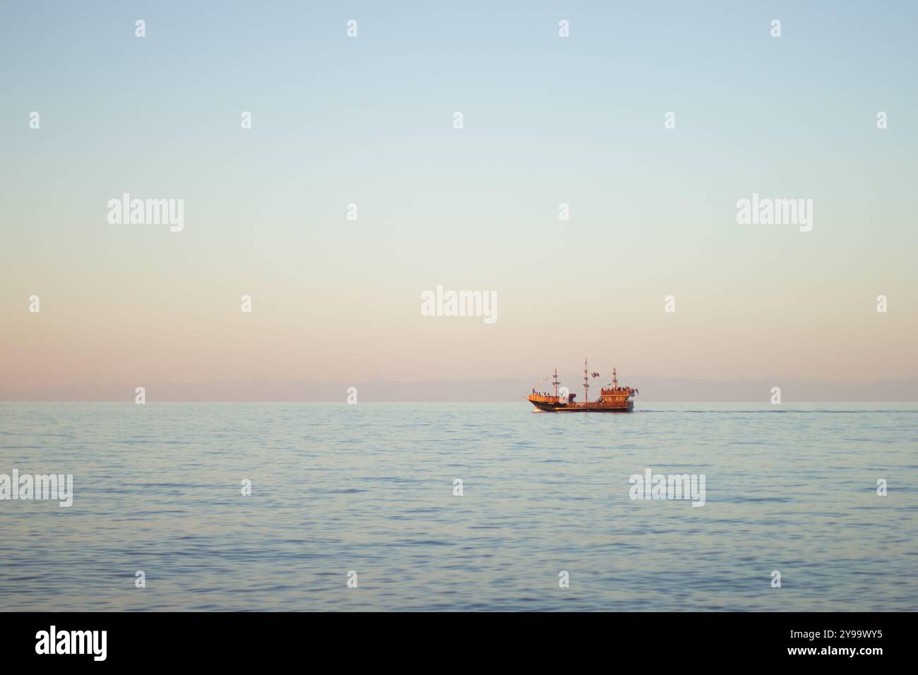 Pirate ship sailing sunset hi-res stock photography and images - Alamy