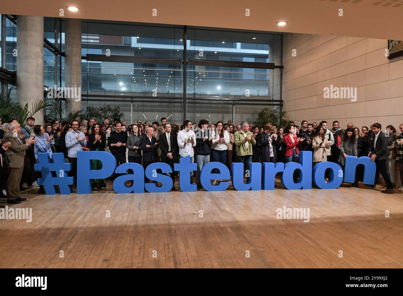 Paris, France. 09th Oct, 2024. Pasteurdon crew and guests pose for a group photo during the 18th ...