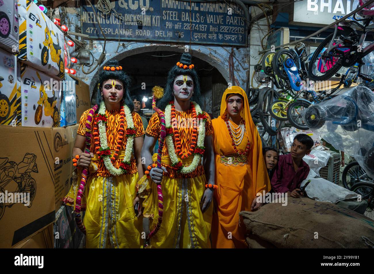 New Delhi, India. 09th Oct, 2024. Ramlila artists dressed as epic ...