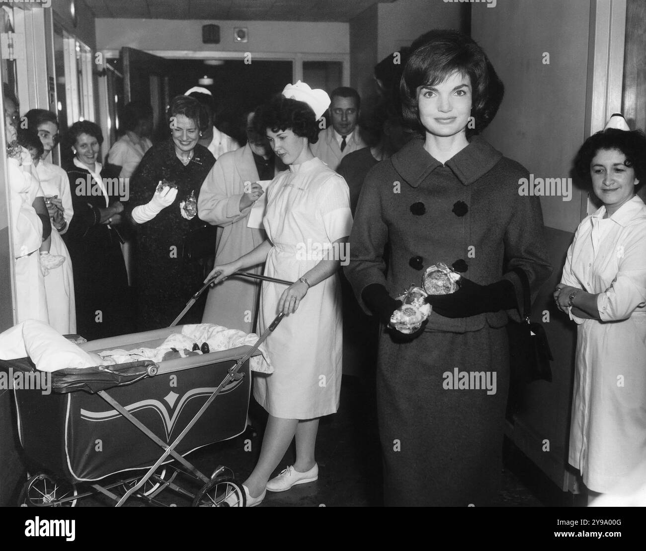 U.S. First Lady Jacqueline Kennedy visiting Children’s Hospital ...
