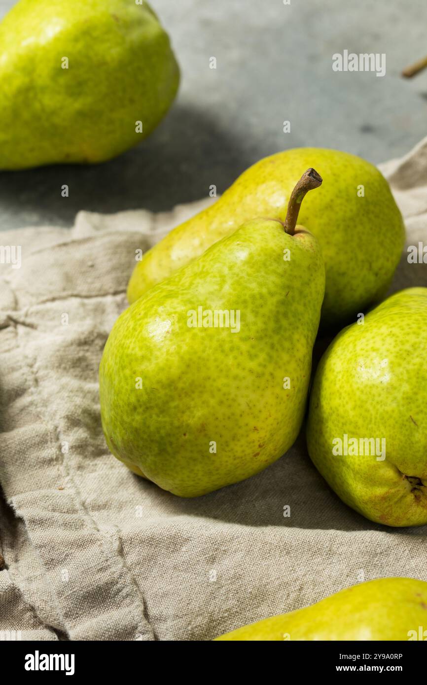 Bunch pears hi-res stock photography and images - Alamy