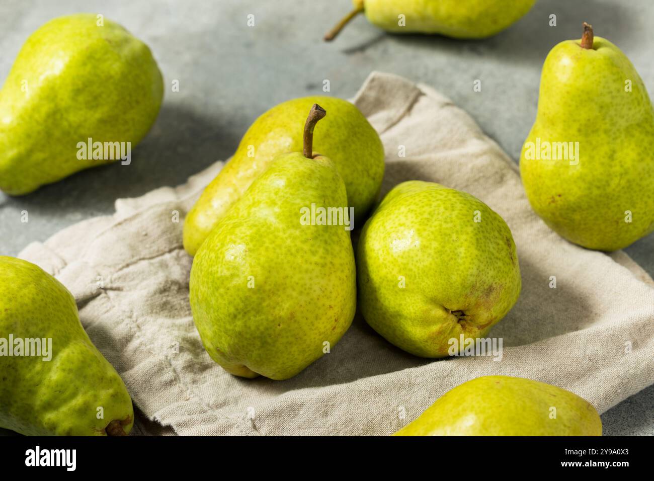 Raw Organic Green Bartlett Pears in a Bunch Stock Photo - Alamy