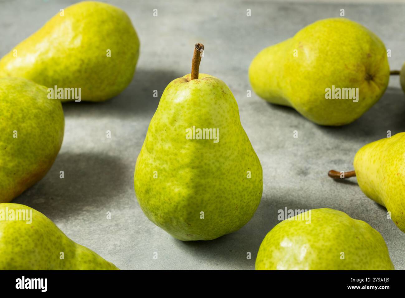 Raw Organic Green Bartlett Pears in a Bunch Stock Photo - Alamy