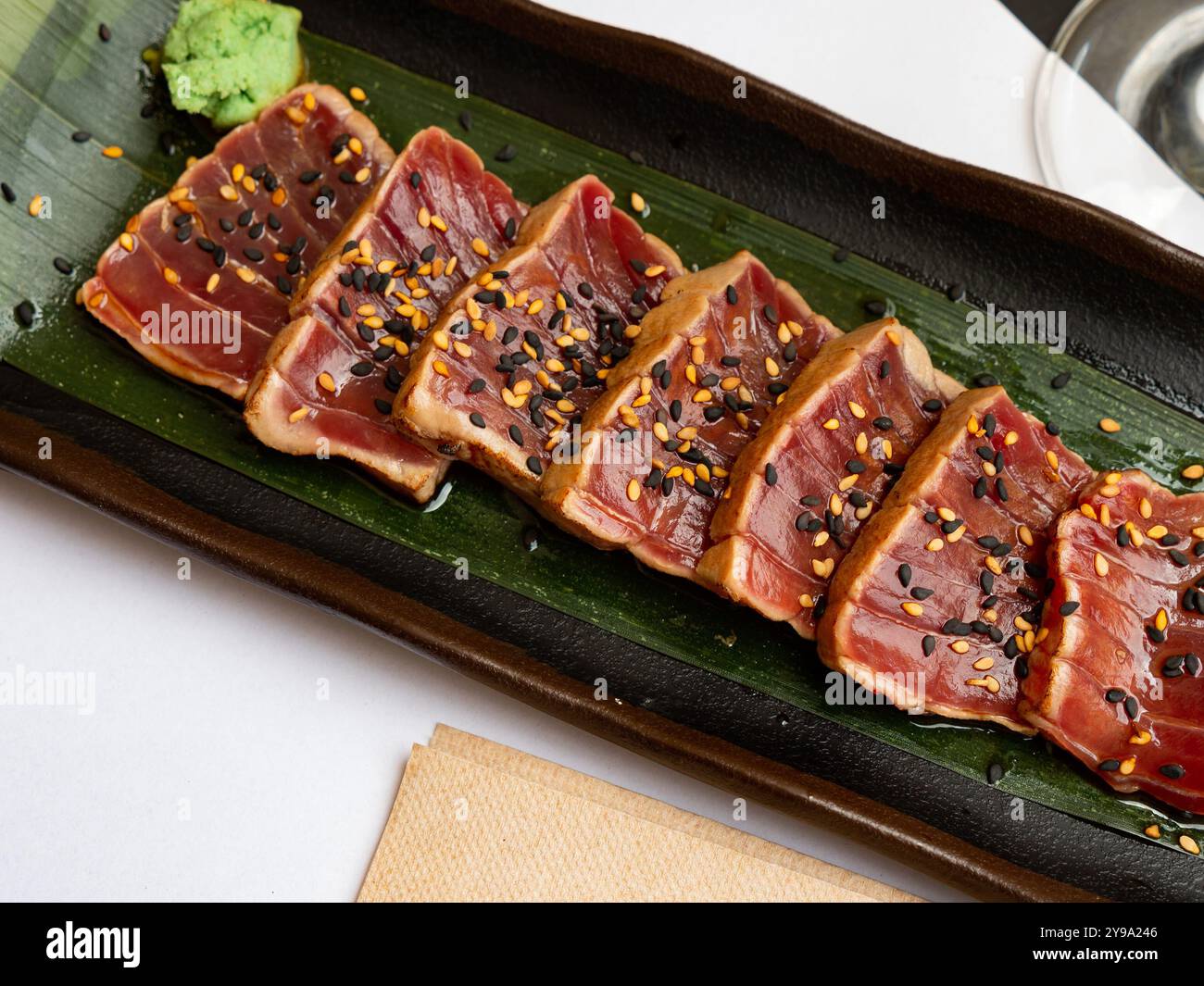 Tuna tataki with ponzu sauce Stock Photo - Alamy
