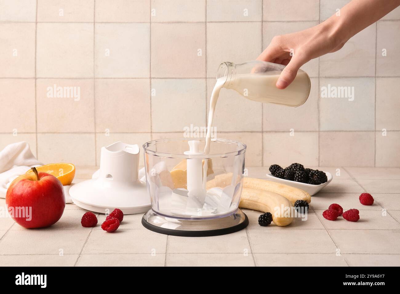 Hand pouring milk in blender hi-res stock photography and images - Alamy