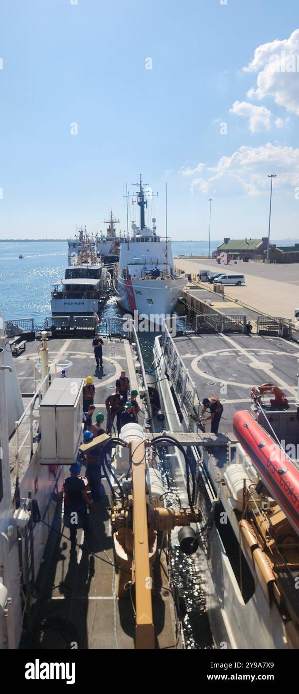 Guard cutter resolute hi-res stock photography and images - Alamy