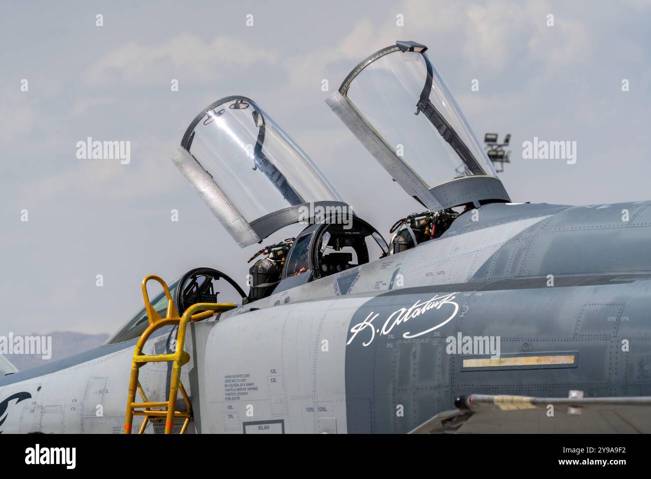Fighter jet plane taking hi-res stock photography and images - Alamy