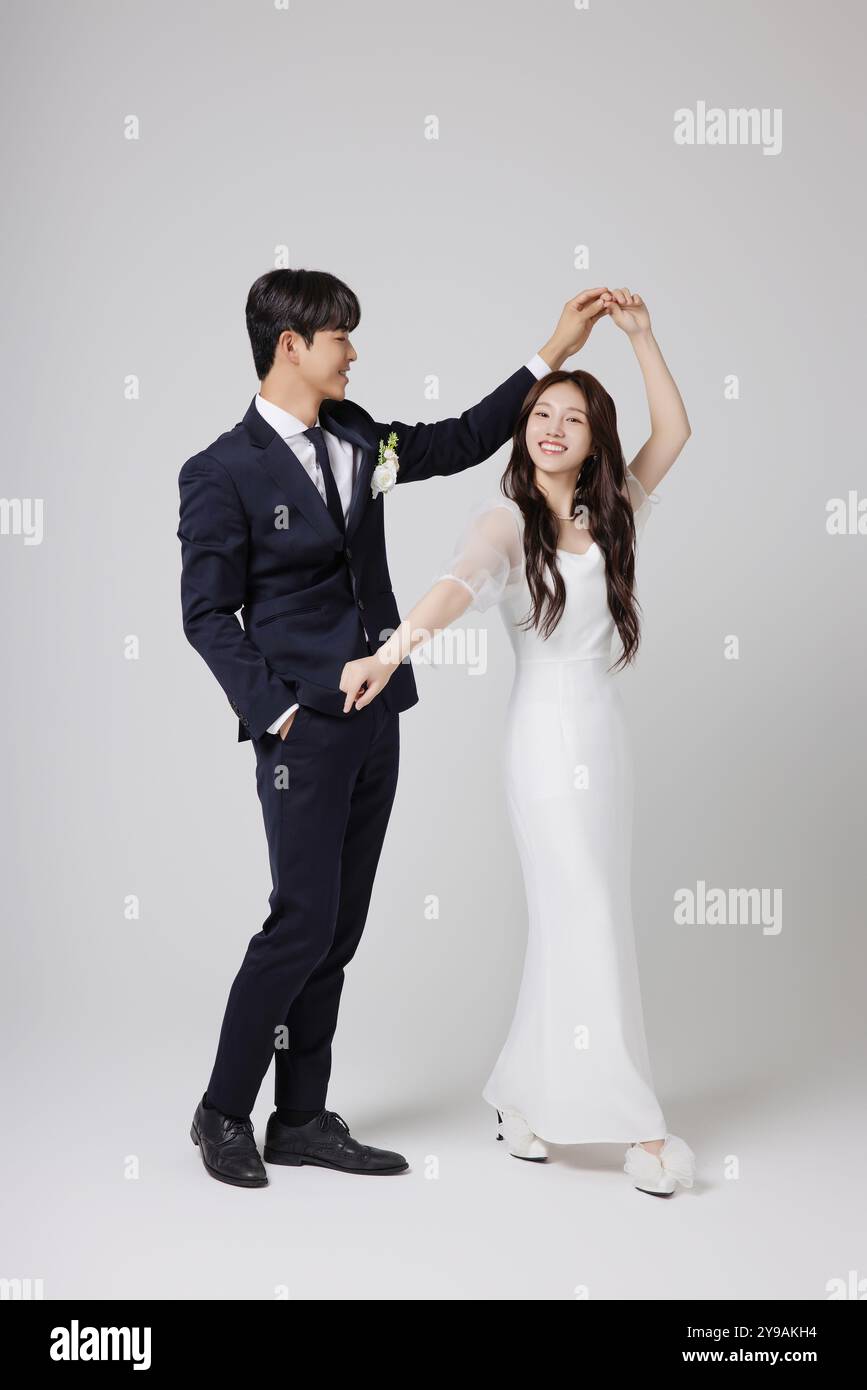 A beautiful couple in their 20s about to get married Stock Photo - Alamy