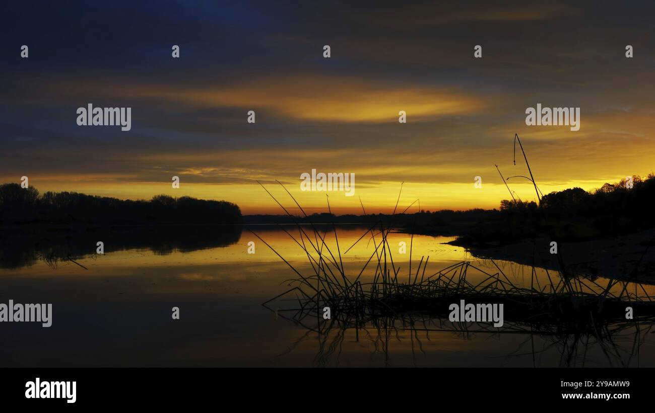 Beautiful morning river landscape dawn hi-res stock photography and ...