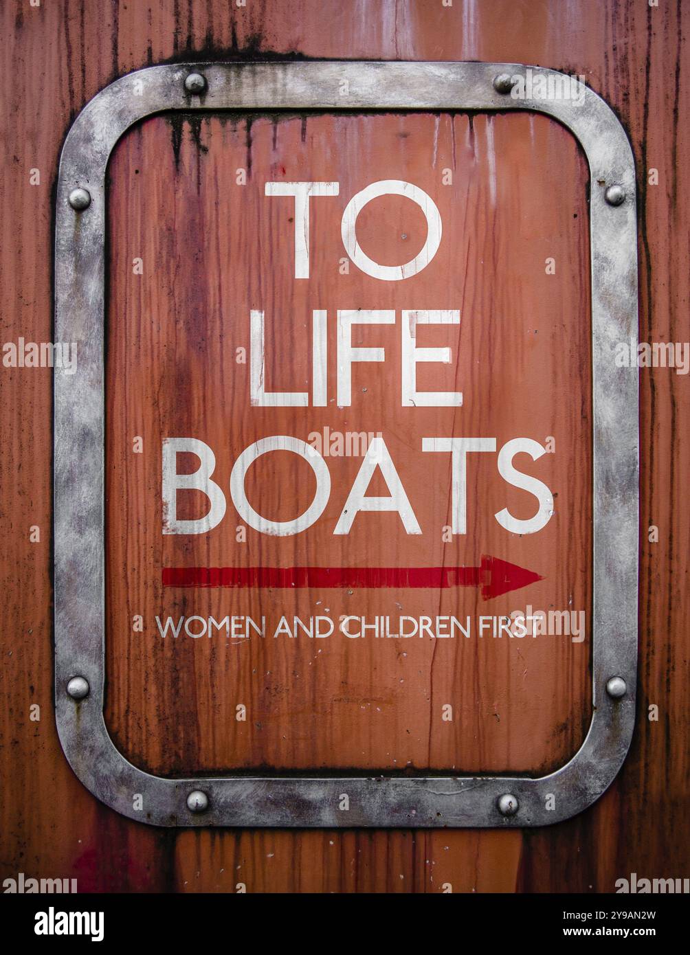 Life boats sign hi-res stock photography and images - Alamy