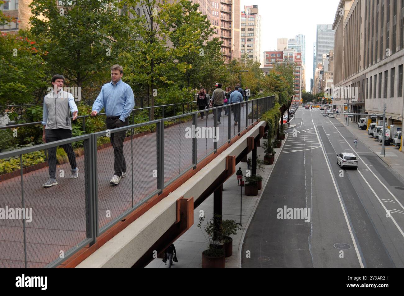 The high line moynihan train hall connector hi-res stock photography ...