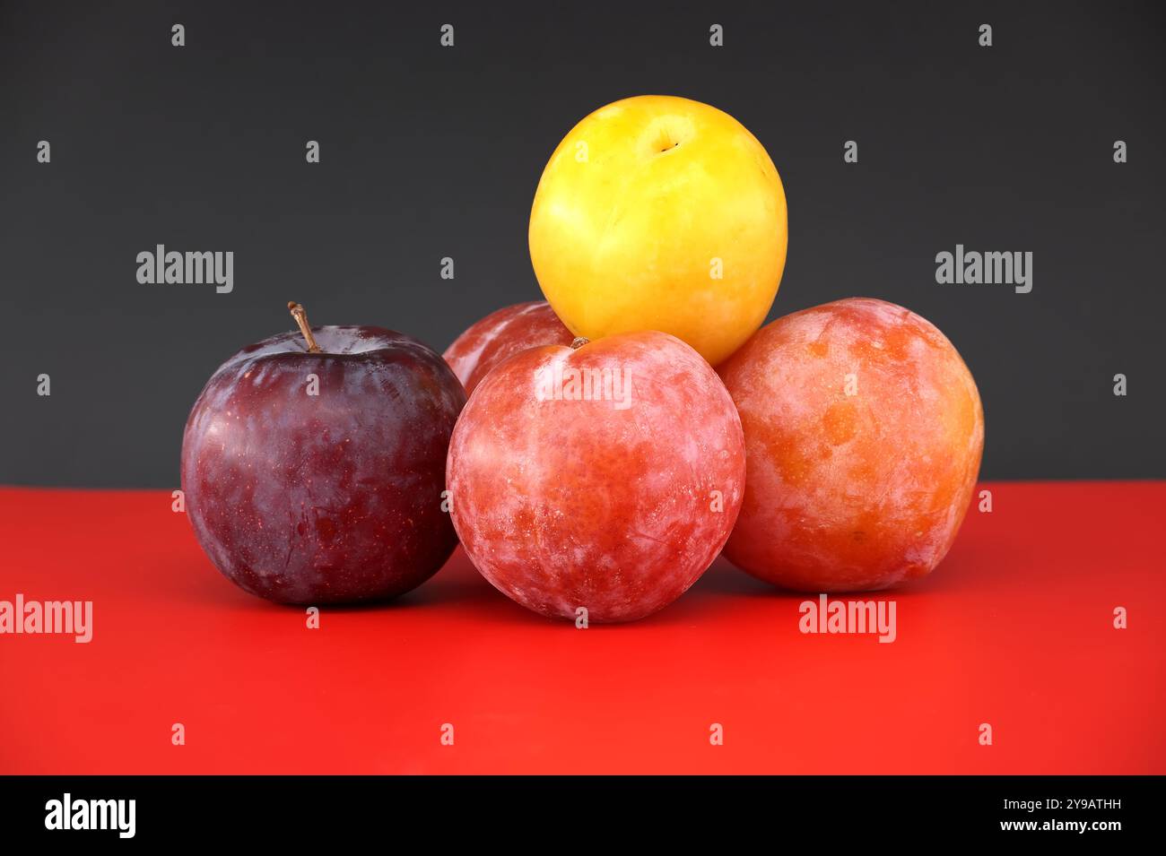 Showcasing shades of purple hi-res stock photography and images - Alamy