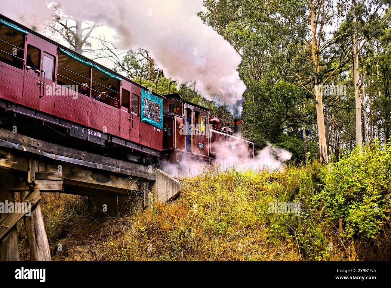 Puffing billy passenger carriages hi-res stock photography and images - Alamy