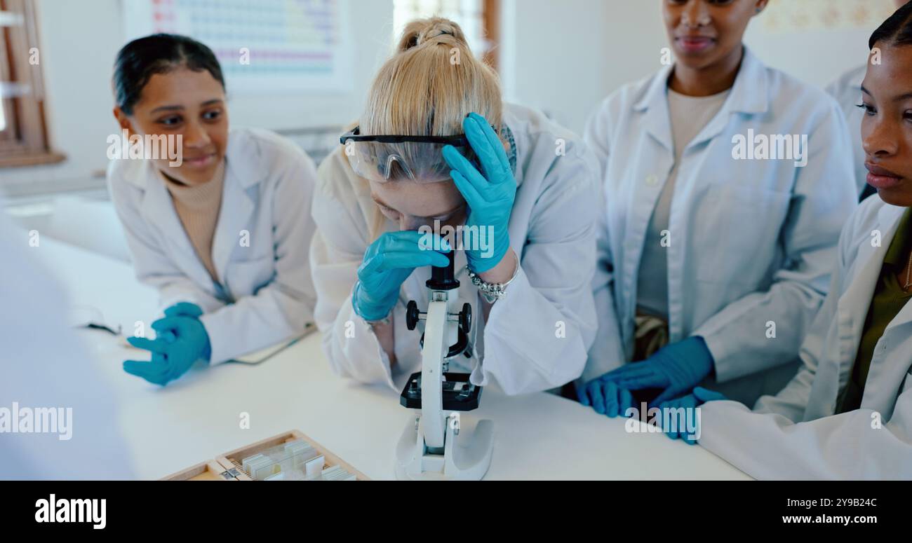 Girl microscope high school hi-res stock photography and images - Alamy