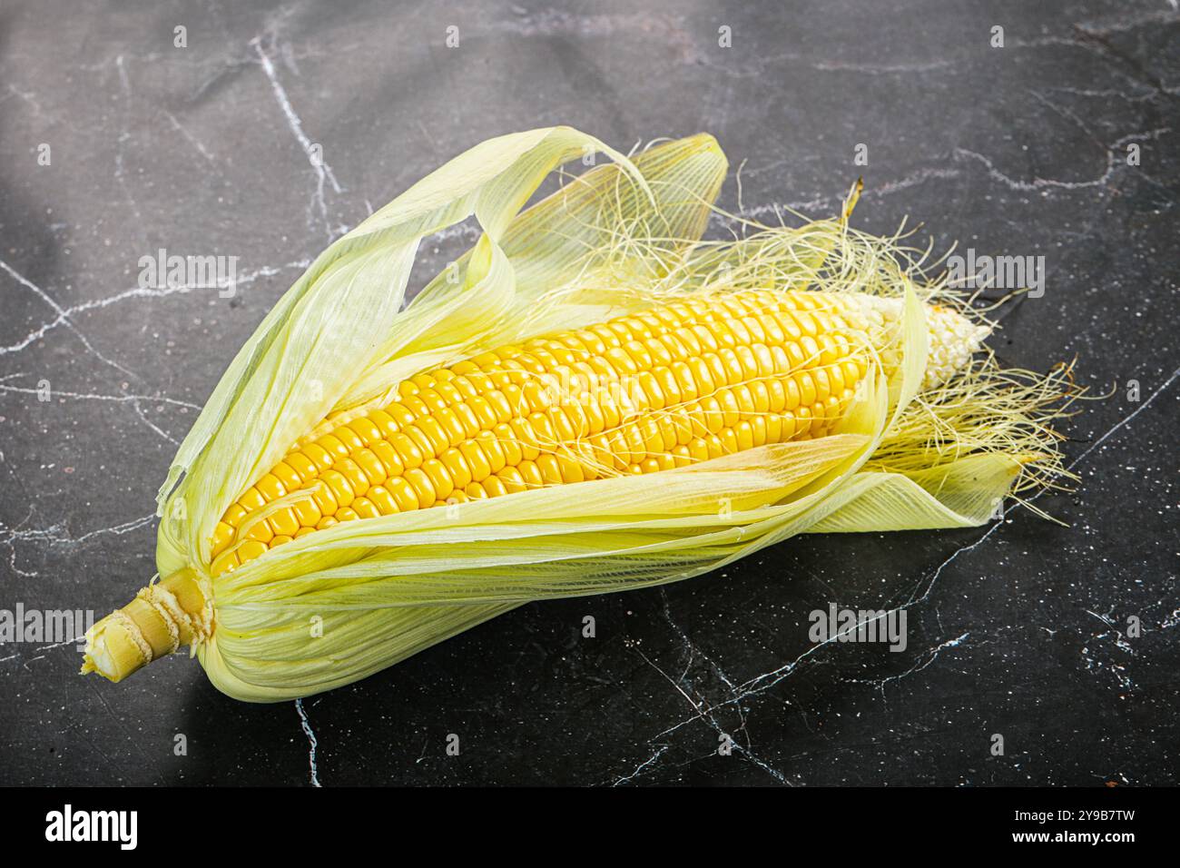 Raw sweet ripe yellow Corn with leaves Stock Photo - Alamy