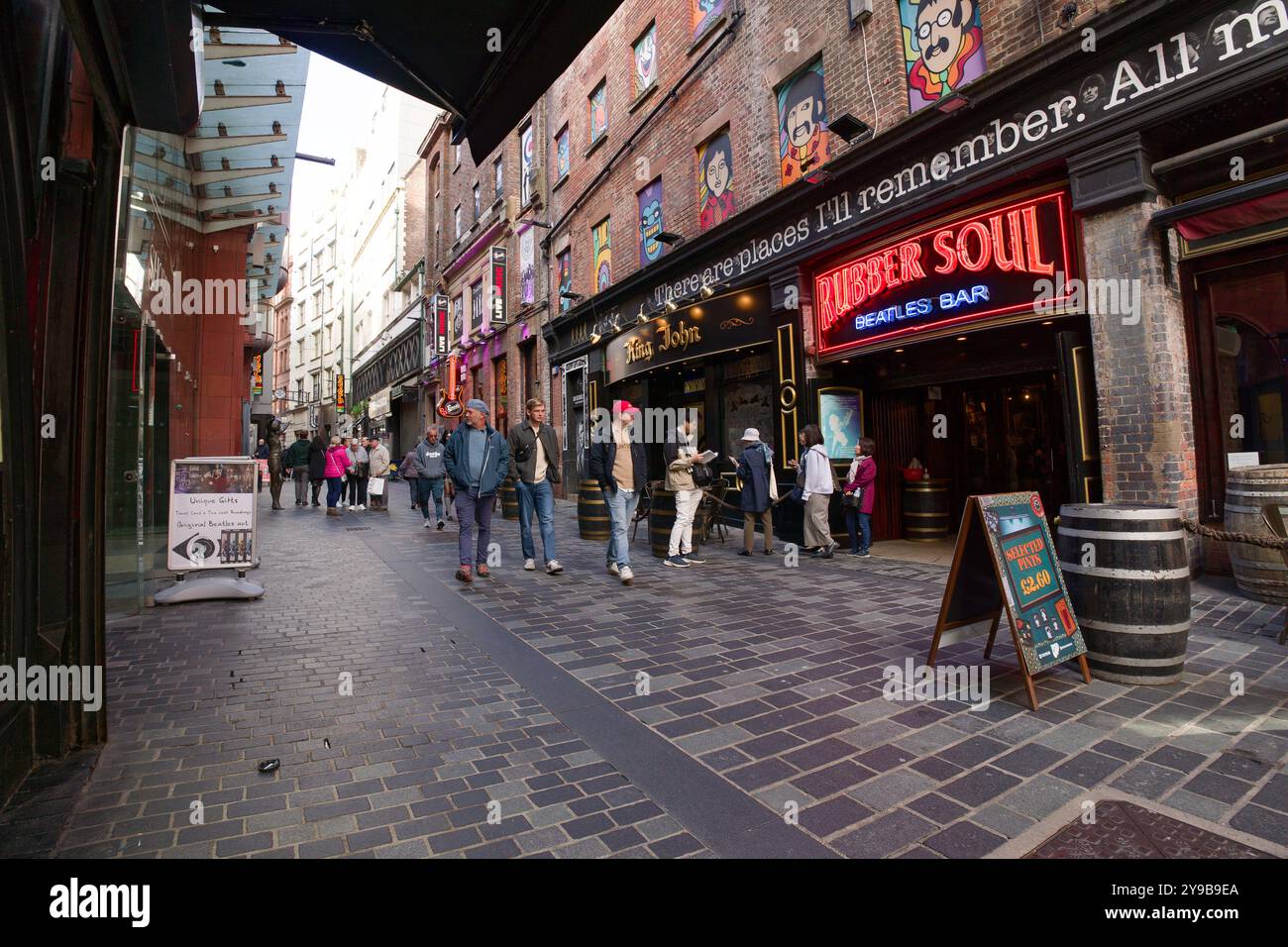 City tavern club hi-res stock photography and images - Alamy
