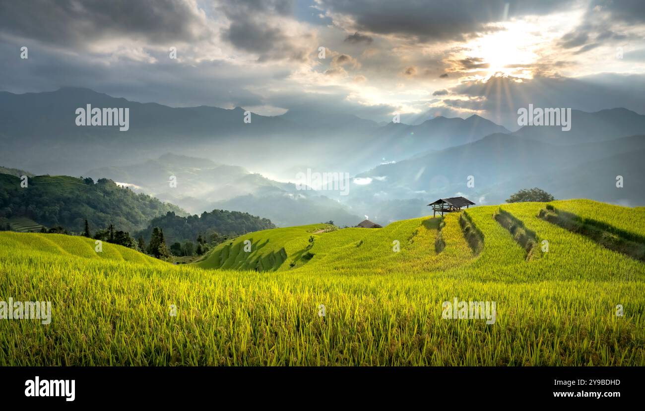 The beautiful scenery like heaven of Nam Hong village, Ha Giang ...