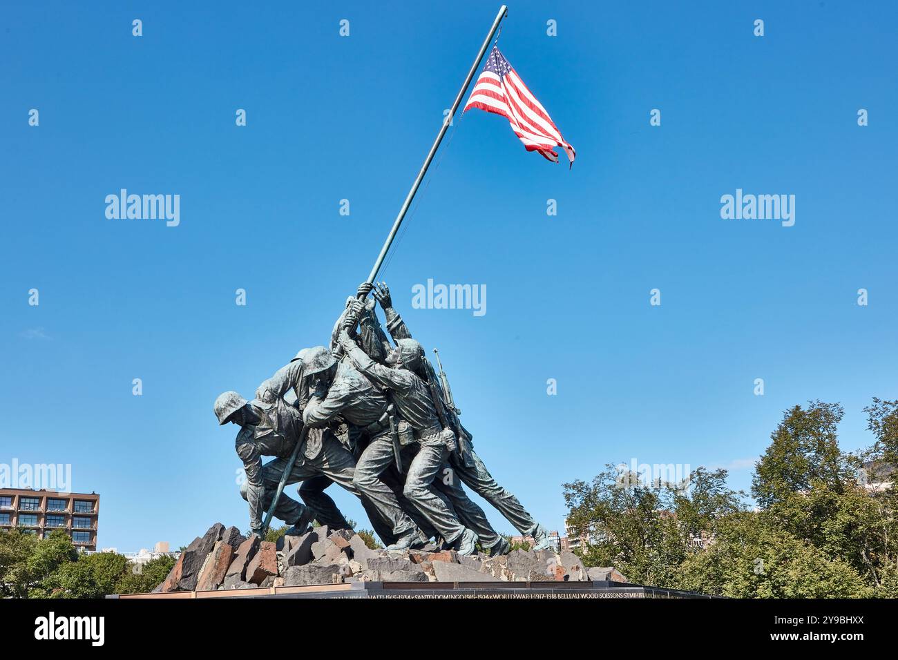 The iconic Iwo Jima Memorial statue depicts soldiers raising the ...