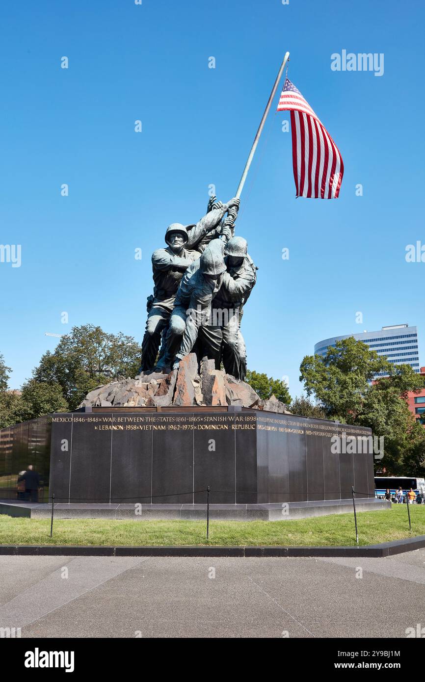 The iconic Iwo Jima Memorial statue depicts soldiers raising the ...