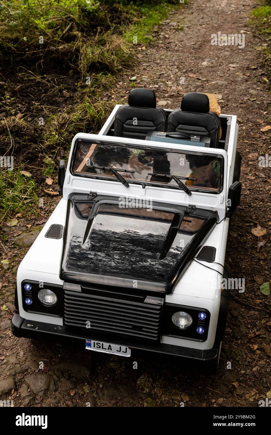 4 x 4 in the countryside! Remote controlled Landrover Defender at ...