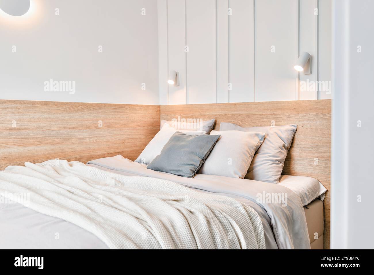 Explore the world of contemporary bedroom design that embraces cozy ...