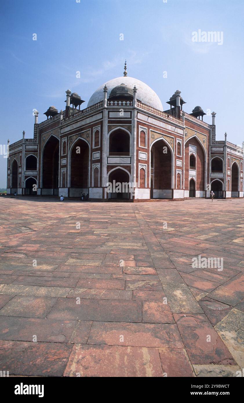 Humayun's tomb construction hi-res stock photography and images - Alamy