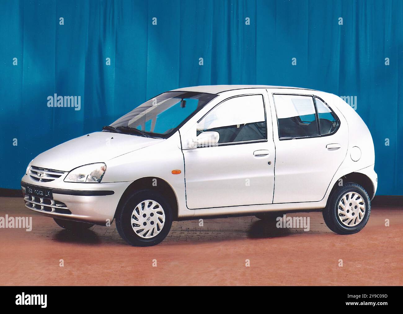 Indica Car Logo SHI India Indica White | Tata Indica In Approx 1:32