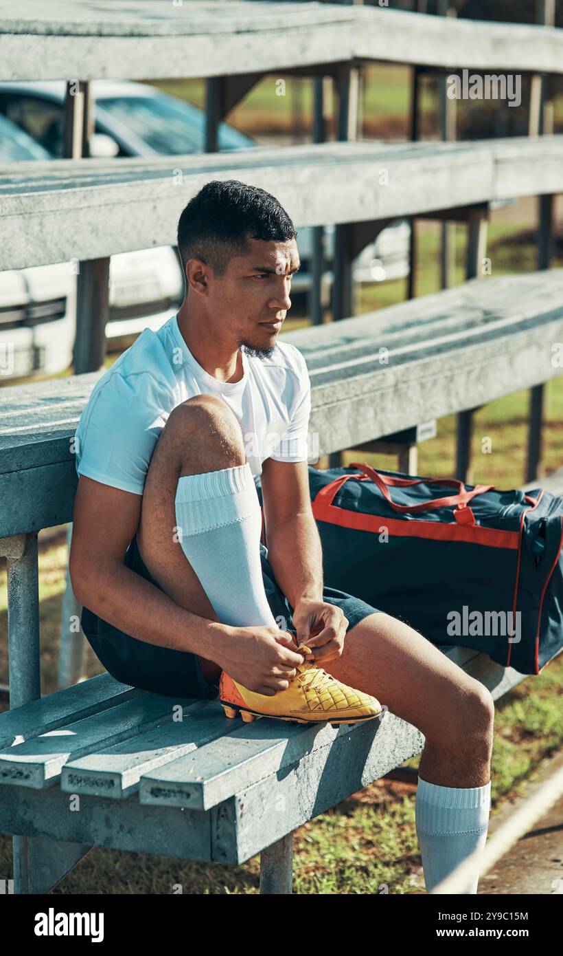 Professional football player practice tying hi-res stock photography ...