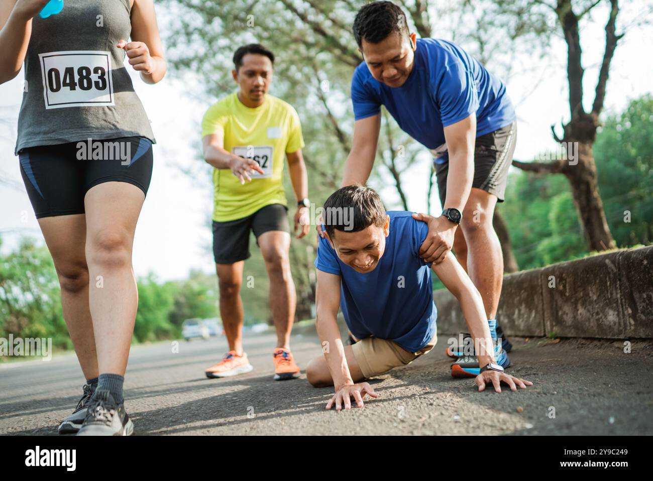 male athlete falling with sprained ankle Stock Photo - Alamy