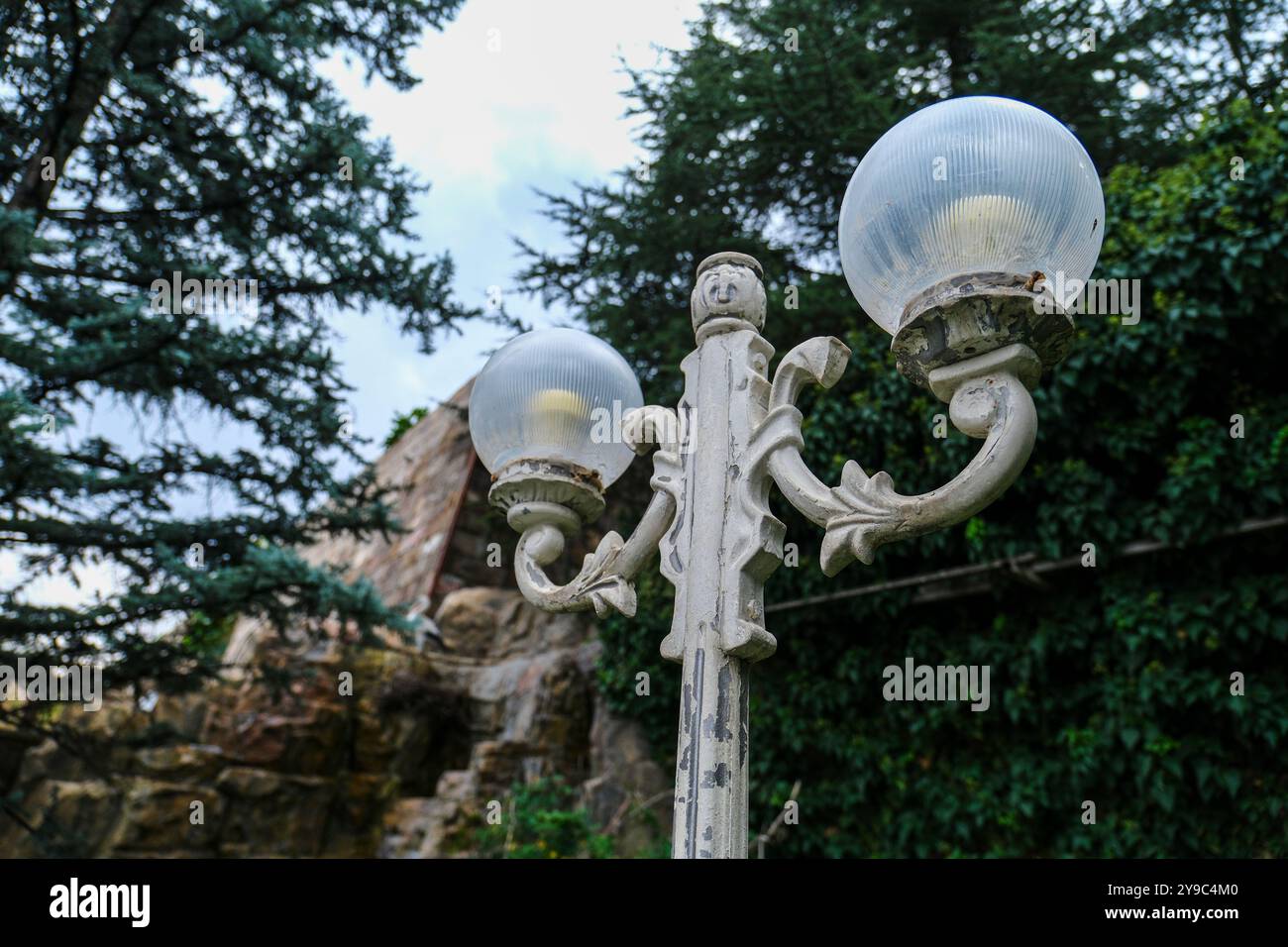 Old classic iron park hi-res stock photography and images - Alamy