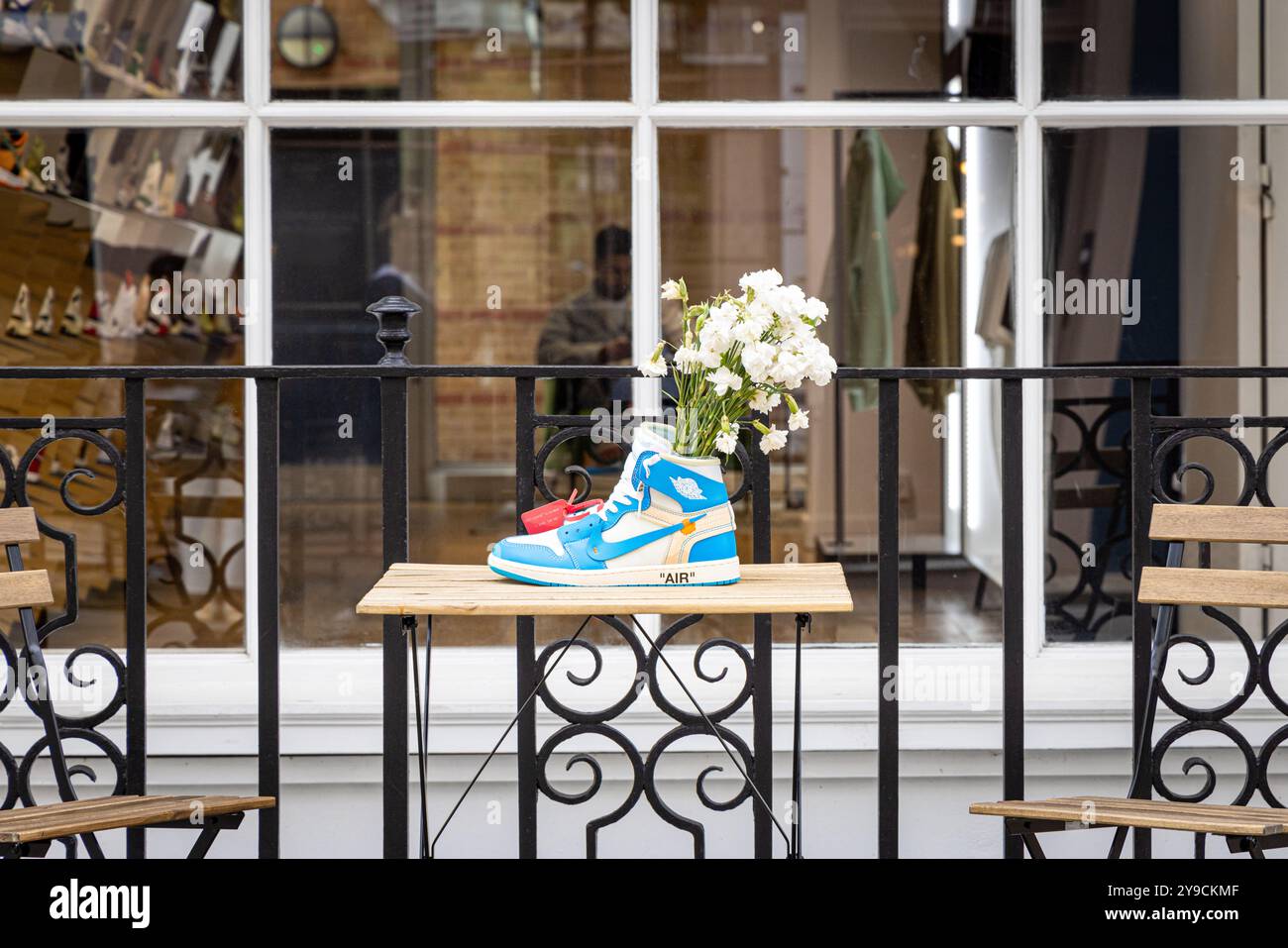 Gallery 18 Motcomb Street, London England UK Stock Photo - Alamy